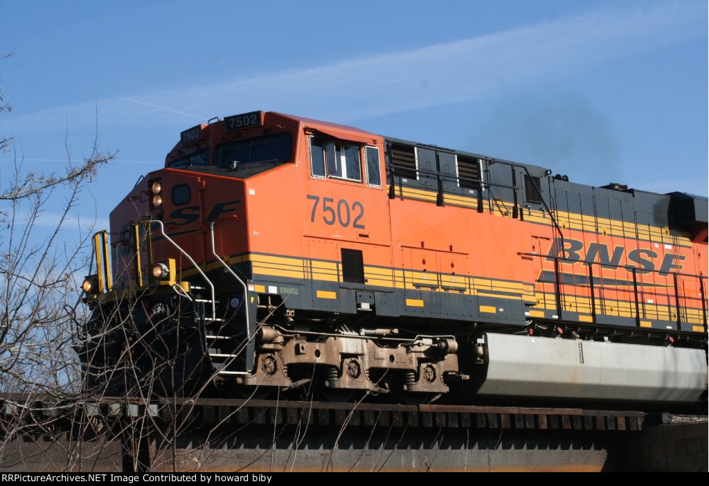 BNSF 7502 crosses the Berryhill Creek bridge on the Avard Sub